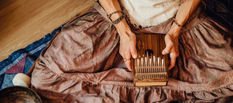 15 Easy Steps To Start Playing The Kalimba Right Now